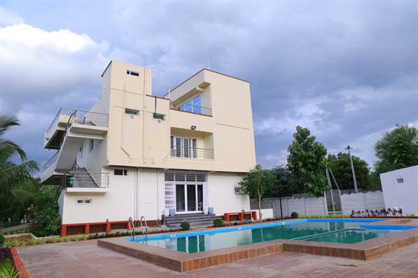 H094 - Farmhouse in Ghatkesar with 4 Rooms and Big Lawn, Farm Houses in ...